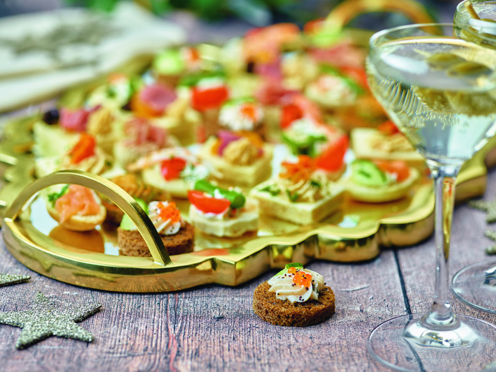 Hi-res Med TP46886453 Trad Chicago Canapes Xmas serv sugg on tray 3 ...